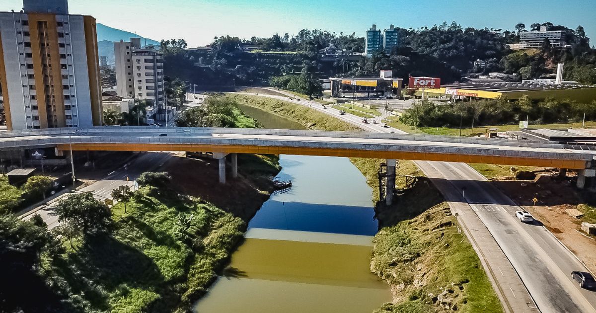 GALERIA - A nova ponte do Centro de Brusque vista do alto