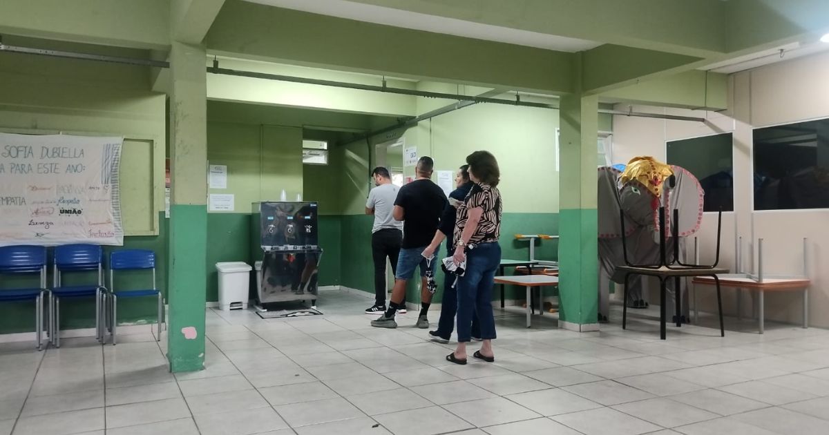 Confira o movimento no término das votações da eleição em Brusque Confira o movimento no término das votações da eleição em Brusque