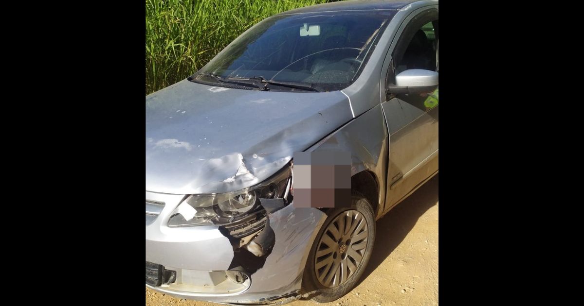 Dois Homens Têm Suspeita De Fratura Na Perna Após Acidente Entre Carro