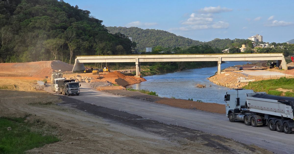 Brusque em fotos: o avanço das obras de acesso à ponte entre Jardim ...