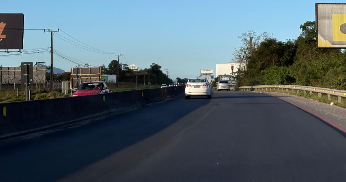 Rodovia Antônio Heil fica mal sinalizada após pausa nas obras de ...