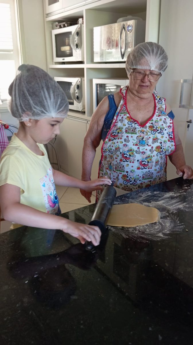 Tradição de décadas: idosa prepara mais de 100 quilos de doces de Natal ...